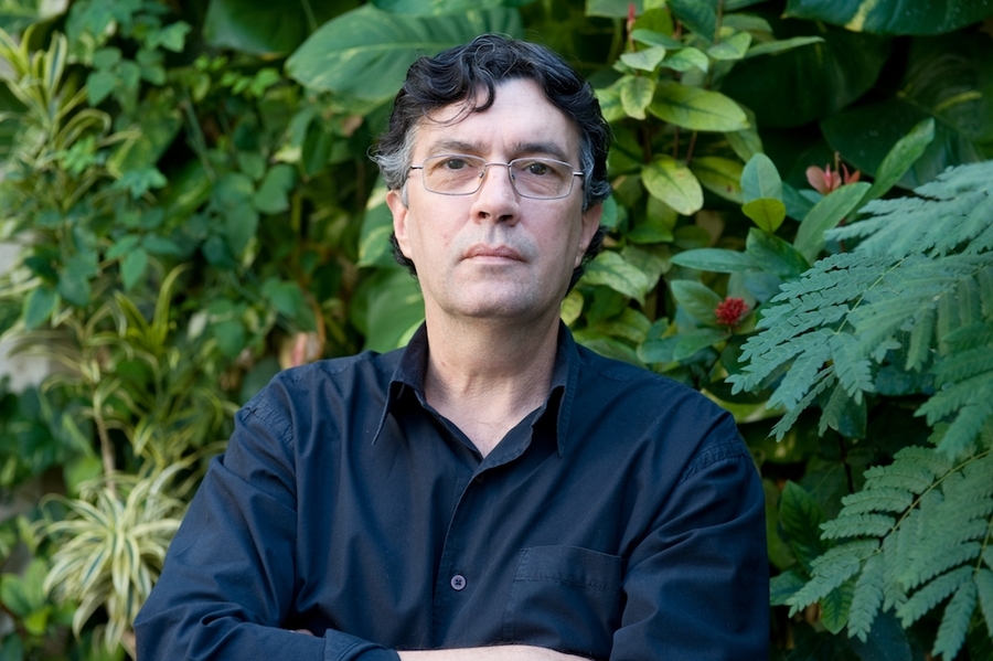 Alonso Alvarez lança romance 'PEG PAG' na Livraria Drummond | PublishNews